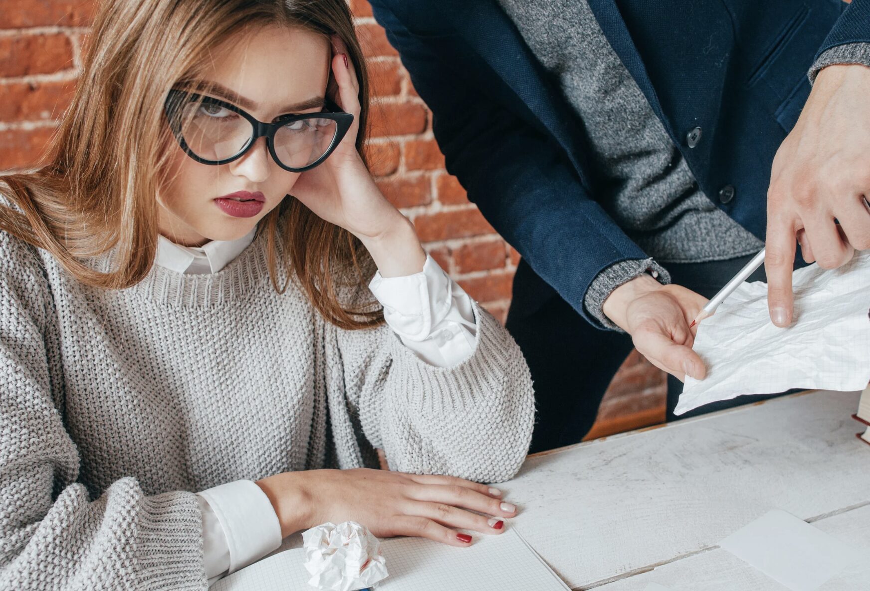 Sprüche über Dummheit und Arroganz: Die besten Zitate